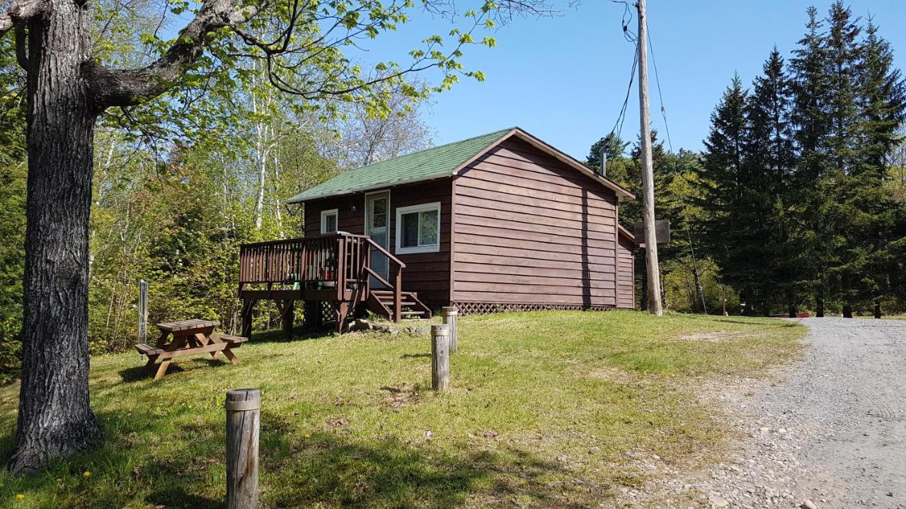 PARKWAY COTTAGE RESORT AND TRADING POST | DWIGHT, CANADA | SEASON DEALS ...